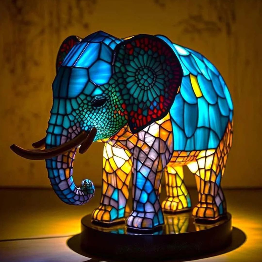 Nora – Varázslatos elefánt lámpa színes üvegből – Katalin Budapest